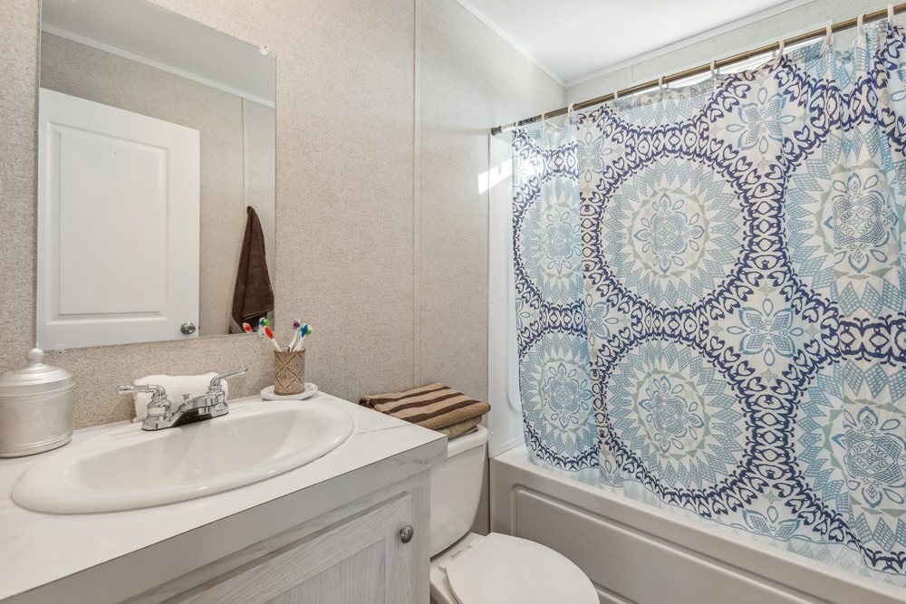 Breton-RM2848H-Bath | Champion Homes Center